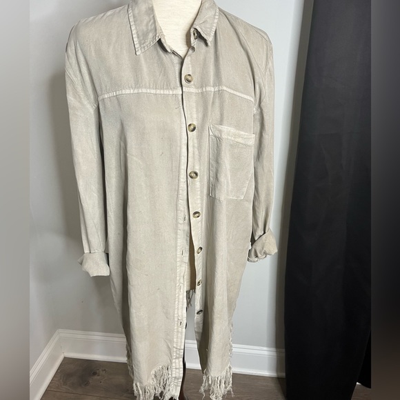 Carole Christian | Tops | Sm Beige | Poshmark